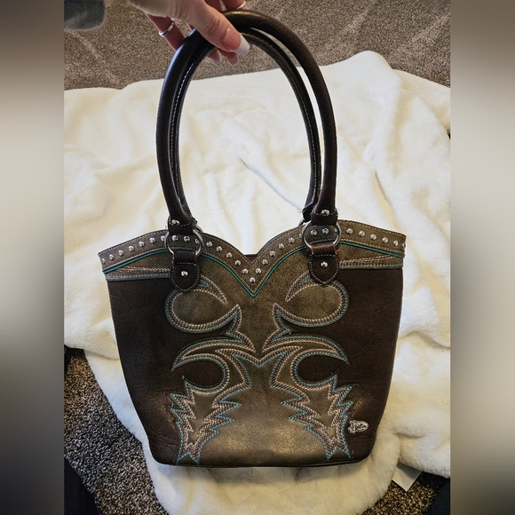 Justin Boots | Bags | Justin Boots Embroidered Conceal Carry Purse ...